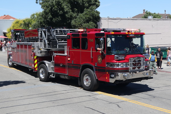 eLivermore.com - Livermore Rodeo Parade
